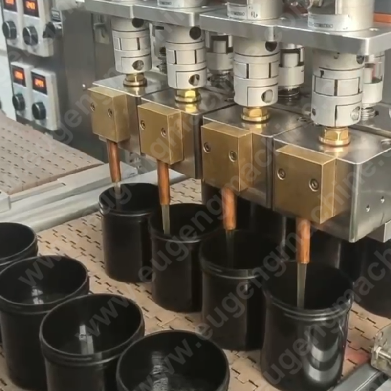 4 nozzles shoe polish filling line